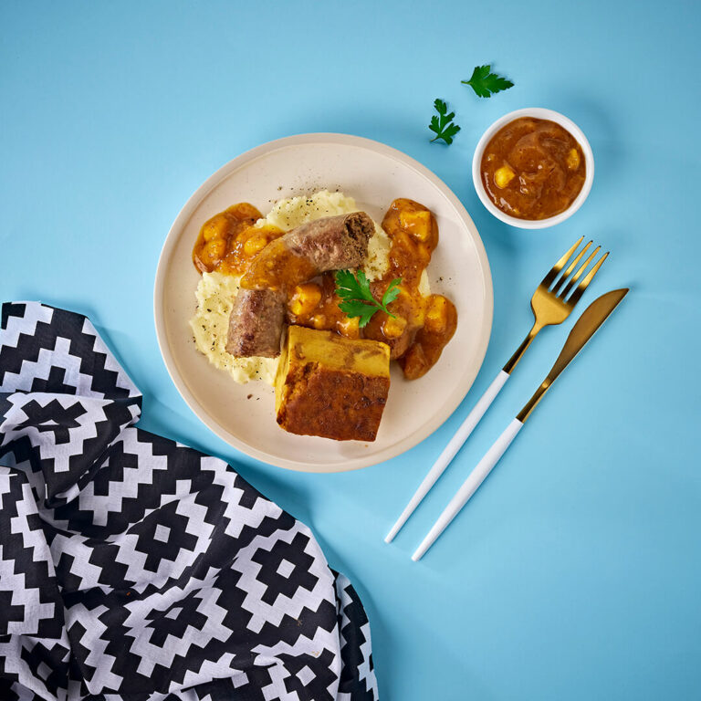 Bobotie Wors with Mash & Pumpkin Fritter Pie - Delugo
